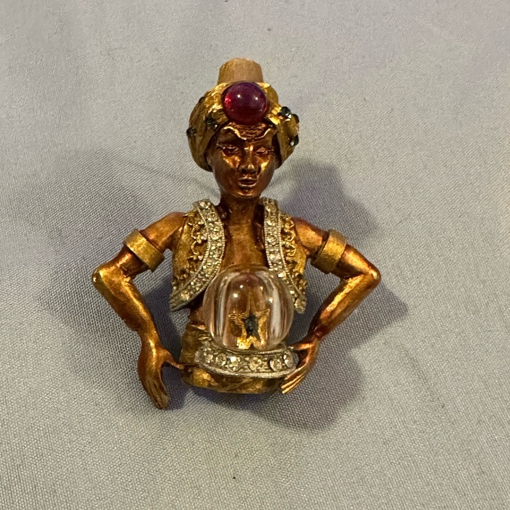 Vintage Har 1950s Figural Genie Fortune Teller Pin - Gem